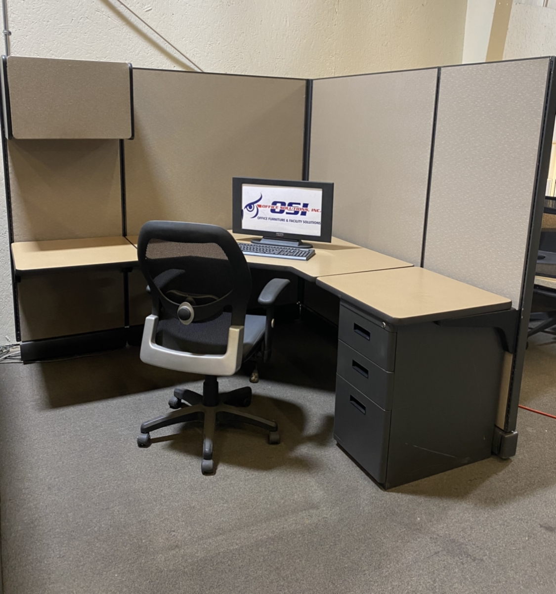 #321 Herman Miller AO2 Workstation - Office Solutions Inc