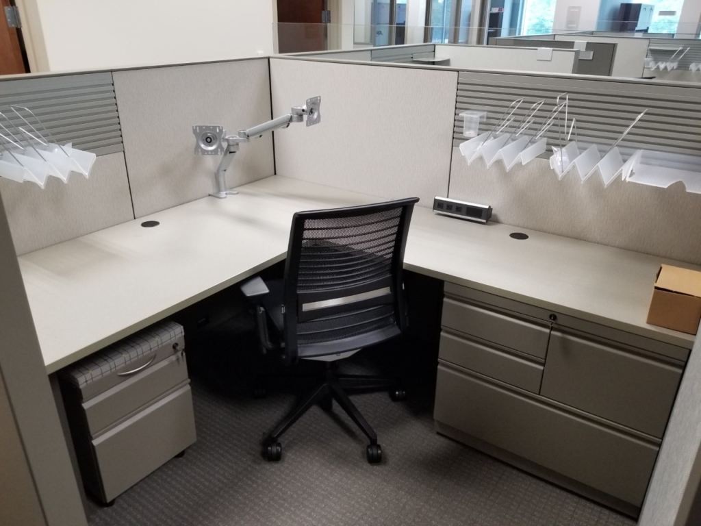 #425 Herman Miller Ethospace Workstation - Office Solutions Inc
