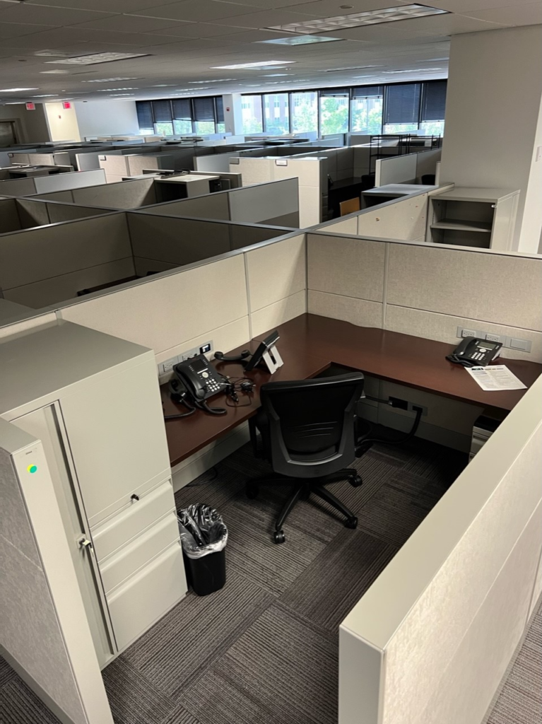 #564 Teknion Leverage Workstations - Office Solutions Inc